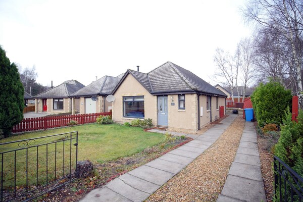 Beautifully Furnished Three- Bedroom Property, Offering  A Luxurious Feel With Its Stylish Decor And - Aviemore