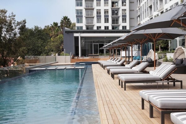 Chic 2 Bedroom Apartment At Katherine Street, Sandton - Johannesburg