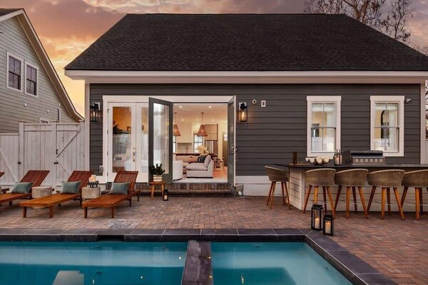 Luxurious Savannah Homes | Heated Pool - Skidaway Island, GA