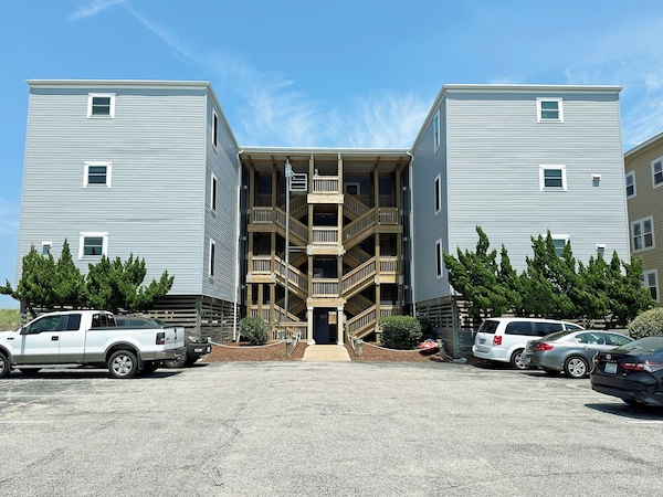 Kd1401d- Oceanfront Beauty W/stunning Ocean Views, 2 Bedrooms, Comm. Pool! - Kill Devil Hills, NC