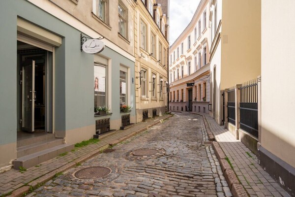Top Location  Spacious Bath  New And Cozy - Riga