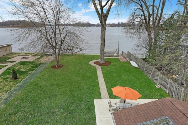Pet Friendly Sunset Lakefront Cottage In Fox Lake W/ Boat Pier - Illinois