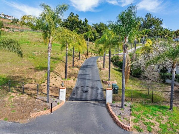 3-acres Estate, 3000 Sqft, Near Winery In Fallbroo - Valley Center, CA