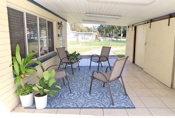 Charming New Smyrna Home Close To Shopping, Dining & Beach Fun!\n - Edgewater, FL