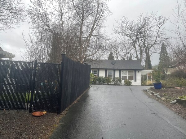 Charming Carriage House In Ashland Near Downtown - Ashland, OR