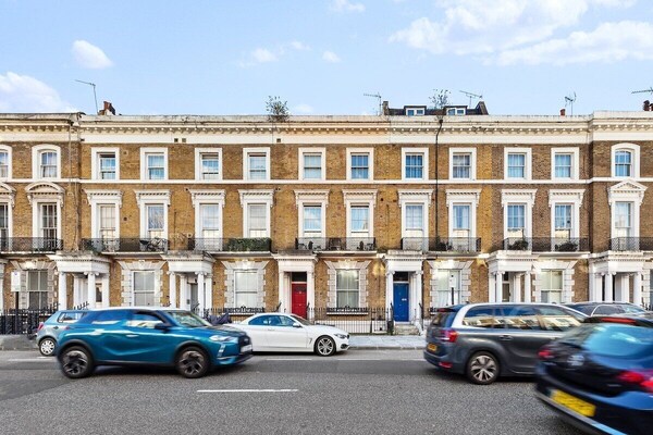 Luxurious 3br Flat W/ Balcony In Kensington For 7! - Chelsea
