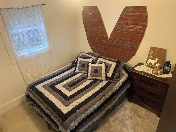 Charming 1-bedroom Bed & Breakfast-upon Request- In Middlebury - Shipshewana, IN