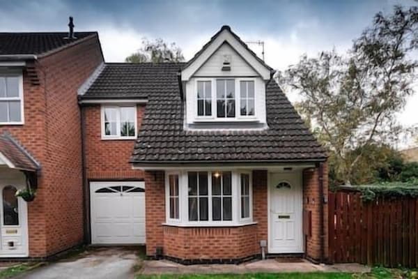 Cosy 3 Bed House - Free Parking - Nottingham