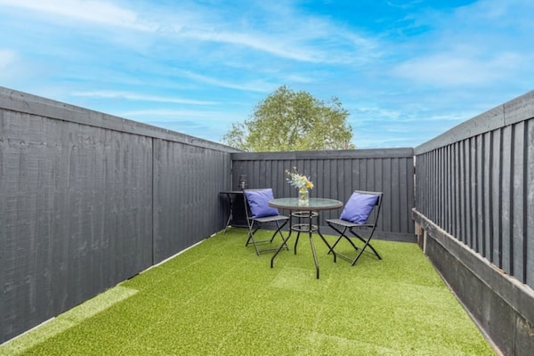 Whiskawaystays - City Centre With Roof Terrace - Worcester