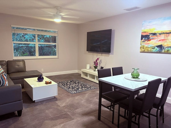 Chic Newly Remodeled 2bd 2bath Apartment With Ac, Wifi In Vibrant Delray Beach - Delray Beach