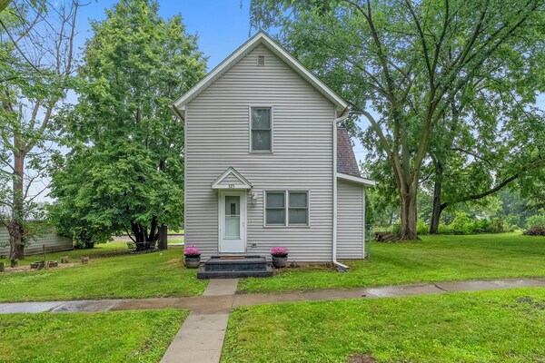 Charming 2bed, 1.5bath Home With Fire Pit, Near Trails, Dining, And Key Landmark - Willow Lake, Swisher