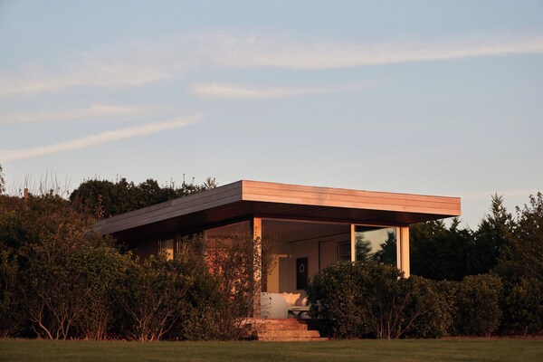 Luxury Montauk Waterfront Cottage With Private Spa & Sunset Views - Montauk, NY