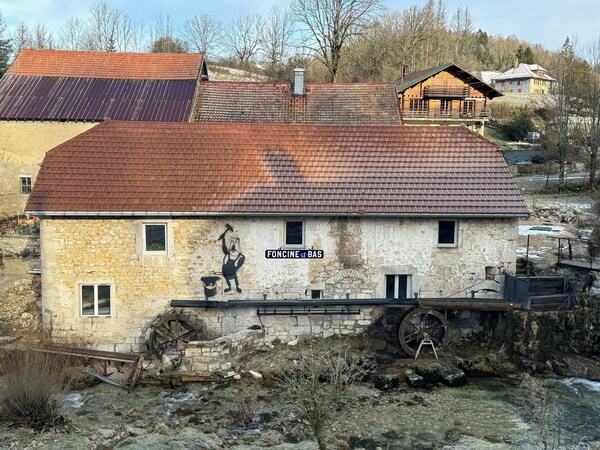 La Petite Fille Des Rivières, Rive Droite - Chapelle-des-Bois