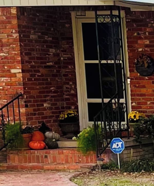 Gorgeous Garden District Cottage - Monroe, LA