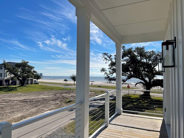 Brand New Home Steps From Beach!  Close To Aquarium And Casino - Gulfport, MS