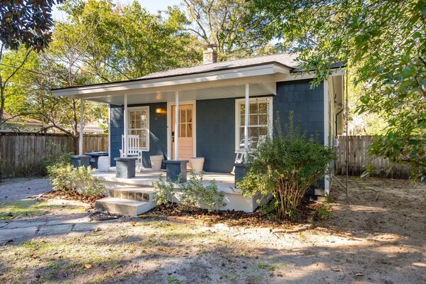 Park Circle Cottage, Walk To Shopping & Dining, Peaceful & Quiet, Fire Pit - Charleston, SC