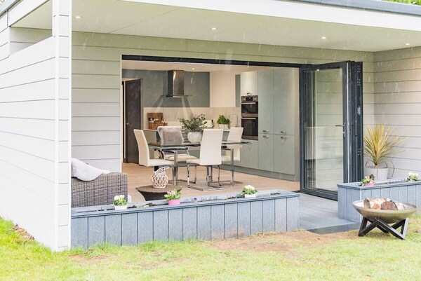 Little Seven Oaks Is A One Bedroom Country Retreat Set In An Ancient Woodland. - Kent
