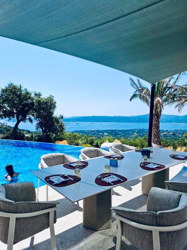 Villa De Luxe à Grimaud Avec Vue Sur Le Golfe - Plage de Pampelonne