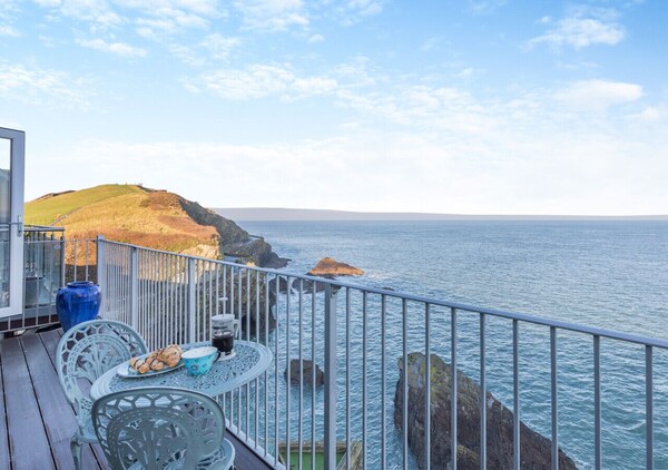 9 Oceanside - Two Bedroom Apartment, Sleeps 4 - Ilfracombe