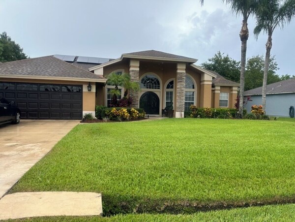 All Amenities Of Home! Centrally Located, Family Friendly & Ideal Entertaining - Port St. Lucie, FL