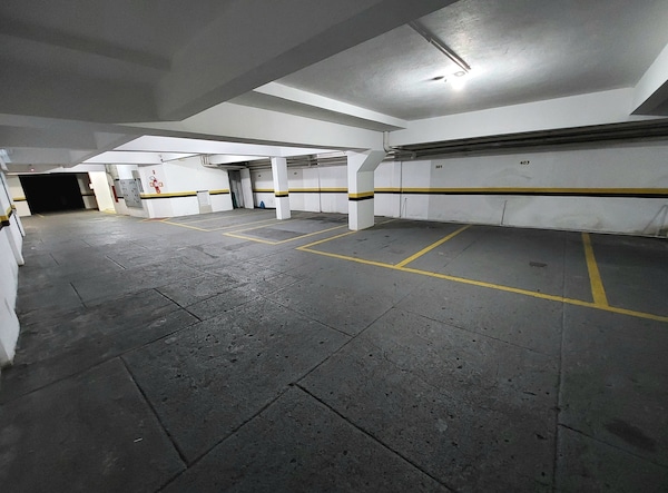 Melhor Custo Benefício No Centro, 2 Quartos, 4 Pessoas, Cama Queen, Garagem, Ar - Florianópolis