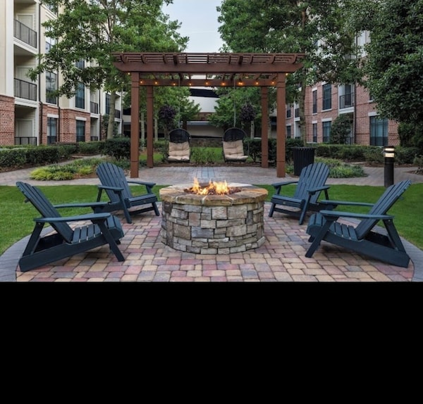 "Relax In Style":charming 2-bed,2-bath Getaway Perfect For Families Of Couples! - Roswell, GA