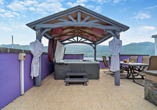 Jenny's Bay - Four Bedroom House, Sleeps 8 - Arrochar