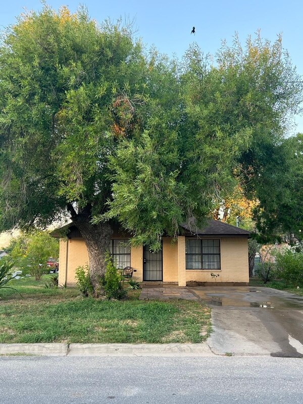 Large Home For Up To 14 Guests In Space X City Of  Brownsville Tx With Wifi & Ac - Brownsville, TX