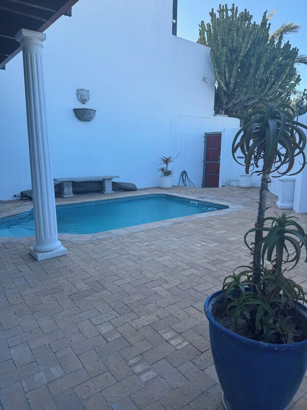 Comfortable 3-bedroom Home Conveniently Located In Cape Town City - Claremont