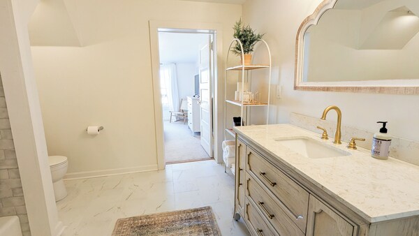 1br Apt In Historic Triplex - 5min Walk Swamp Rabbit Trail, 15min Walk To Dntwn - Greenville, SC