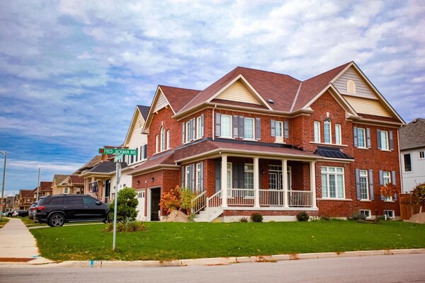 4-bedroom House In Charming Haydon With Fitness Room, Wifi, Ac - Bowmanville