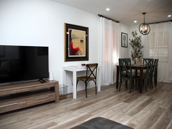 Charming 3-bedroom House In The Beautiful Miami Springs - Palmer Lake, Miami
