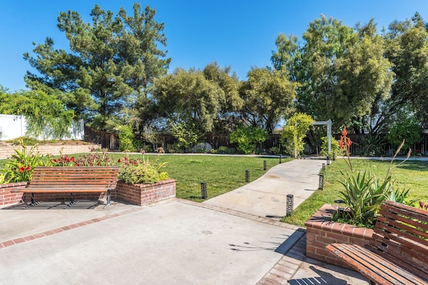 Lovely 4-bedroom House Fits 15 People With Outdoor Playground - Moreno Valley, CA