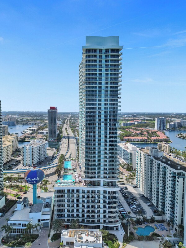 Best View In Lyfe Hollywood Beach - Aventura