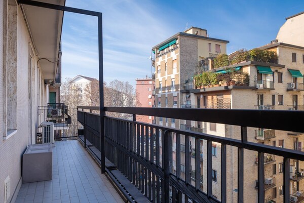 Salgari Top Floor - Large & Bright - Milan
