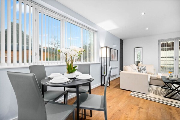 Luxury 2 Bedroom Apartment - Secure Parking - Jewellery Quarter - Midlands Arts Centre