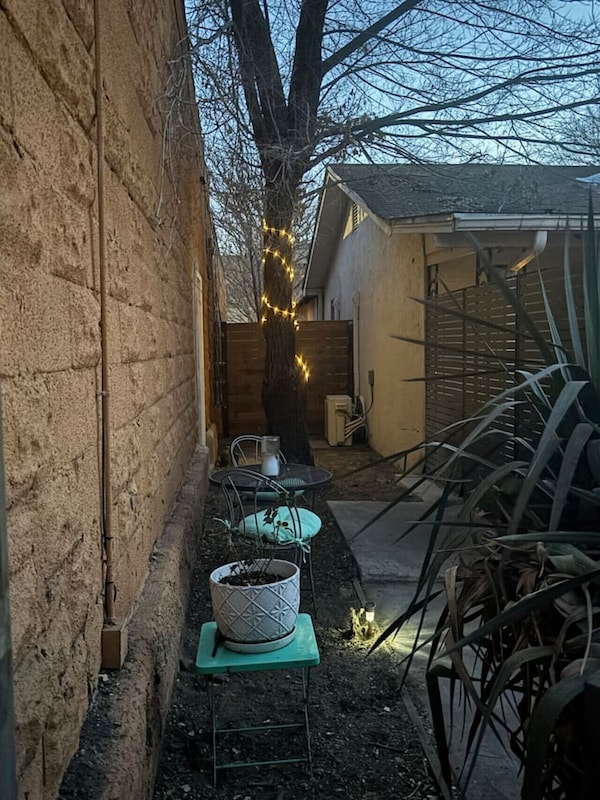 Historic Bakery Storefront-private Yard & Laundry - Albuquerque, NM