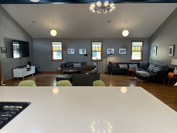 The Church In Bend 3 King Beds And 2 Twin Beds, Sleeps 6 - 本德