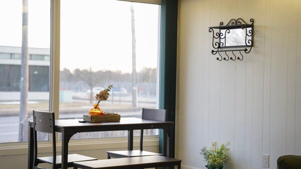 Cozy Home With Private Pool & Games [4 Mins To Falls & Casino] - Niagara Falls