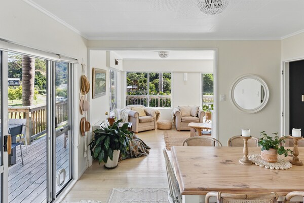 The Sunshine House  Spacious & Family Friendly! - Russell