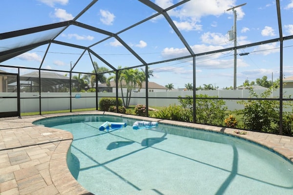 Cozy Coral: Private Pool & Hot Tub, Near Beaches! - Cape Coral, FL