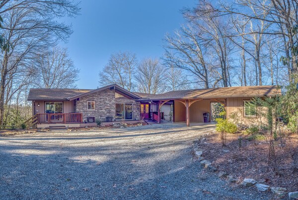 Private Connestee Falls Home With Mountain Views And 4 Bedrooms! - Brevard, NC