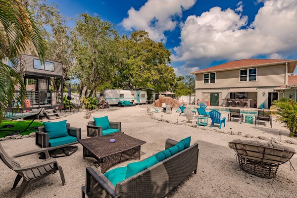 Charming Bradenton Tiny House - Perfect Cozy Getaway - Florida