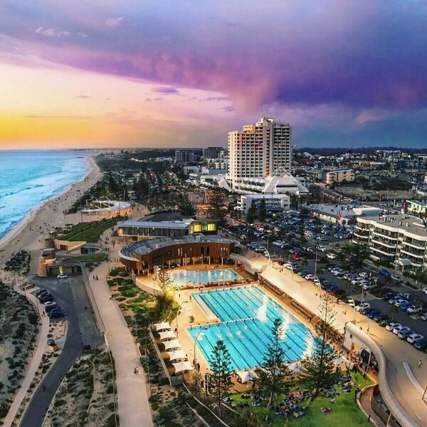 The Scarborough Beach House - 500m From The Beach - HBF Stadium