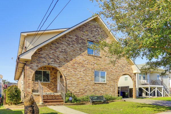 5 Mi To French Quarter: Central Nola Home W/ Decks - New Orleans, LA