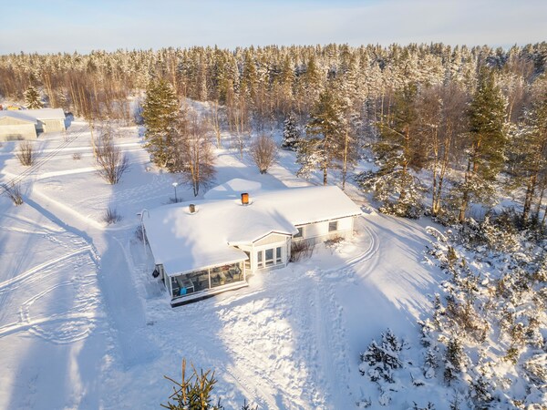 Villa Porila - Lapin Taikaa\niso Talo Järven Rannalla Luonnon Keskellä - Lappland