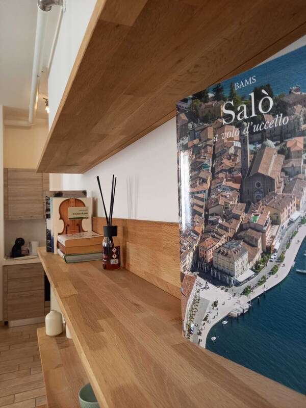 Cozy One-bedroom Apartment In The Historic Center Just Steps From The Lakefront - Manerba del Garda