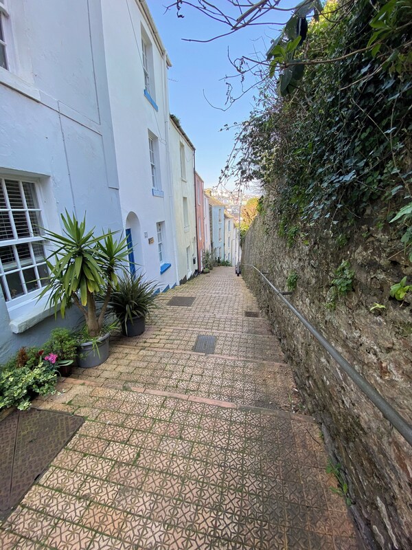 Quaint,cosy Fisherman's Cottage. Close To The Harbour And Local Amenities. - Brixham
