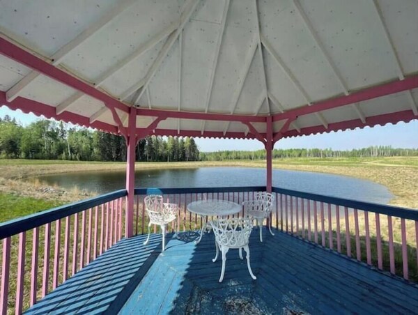 The Wolf Cabin - Bear Creek Cabins - Alberta