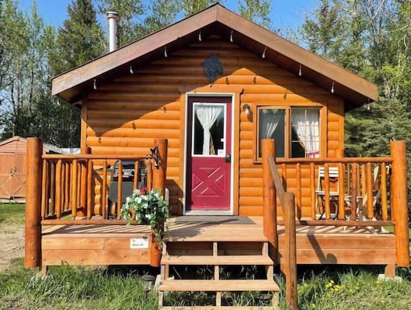 The Mustang Cabin - Bear Creek Cabins - Alberta
